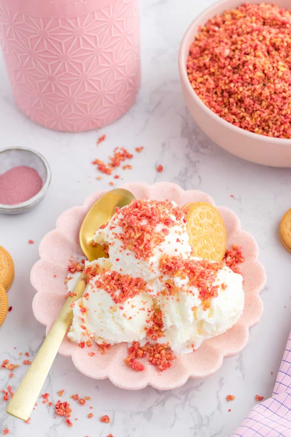 Strawberry Crunch Topping: Quick and Easy Recipe | 365 Days of Baking ...